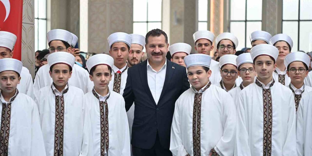 Genç Hafızlar Mezuniyet Coşkusunu Yaşadı