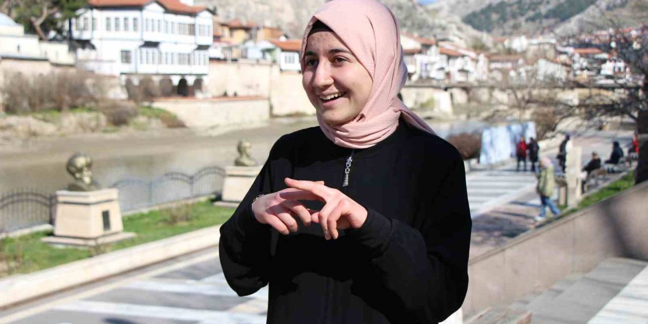 Sude Nur’un “Ana Dili” İşaret Dili