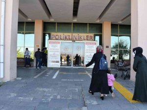 Hastanede Karşılaşan Husumetli Ailler Birbirine Girdi: 2’si Ağır 3 Yaralı