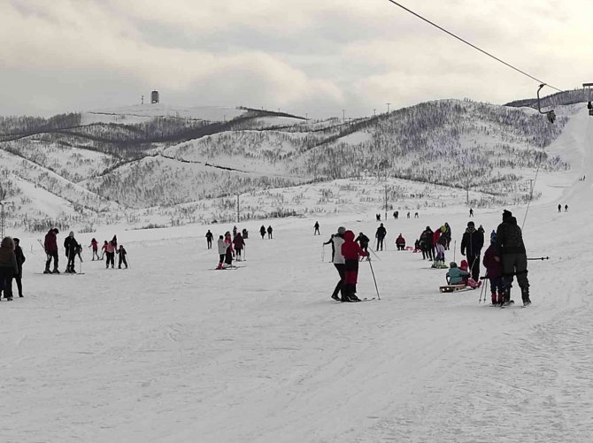 Türkiye’de Kar Kalınlığı En Yüksek Çıkan Ovacık Kayak Merkezi ...