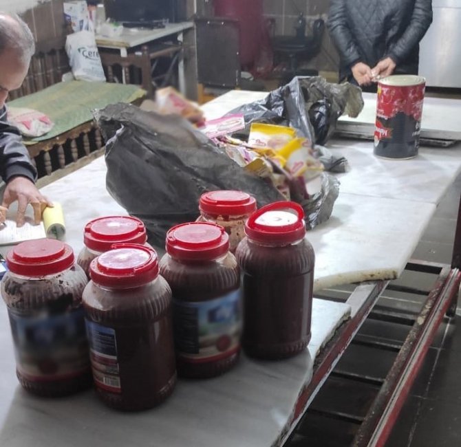 Son Kullanma Tarihi Geçen Yemeklik Sos Ve Hamur Kabartma Tozları İmha ...