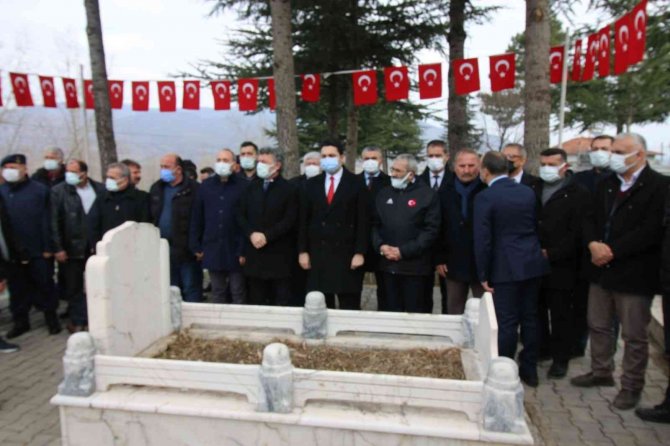 Efsane Güreşçi Kabri Başında Anıldı