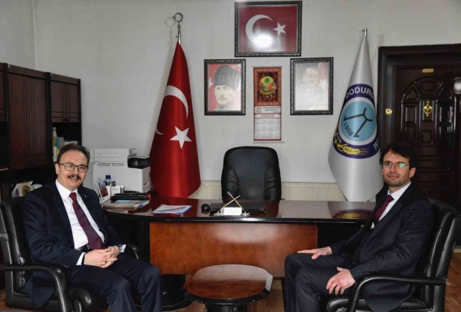 Vali Dr. Kemal Kızılkaya Şehitlik Ziyaretinde Duygu Dolu Anlar Yaşadı