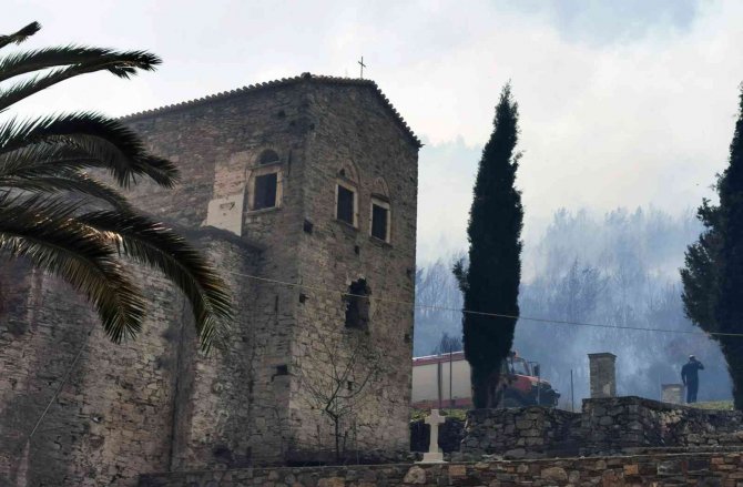 Sisam Adası’nda Büyük Orman Yangını