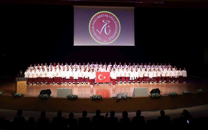 Hemşirelik Bölümü Öğrencileri Üniformalarını Törenle Giydi