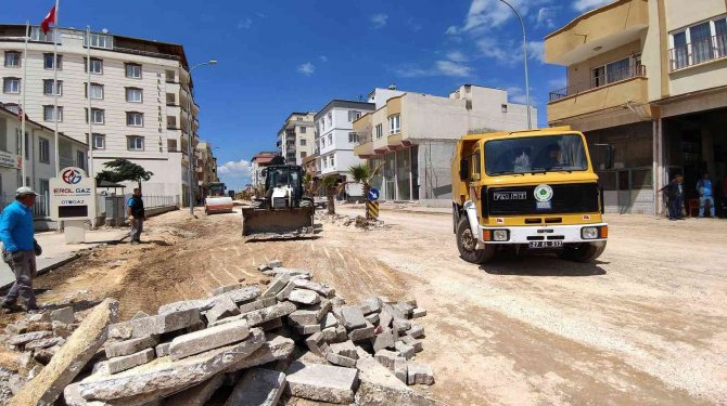 Araban İlçe Merkezinde Asfalt Ve Kaldırım Çalışmaları Başladı