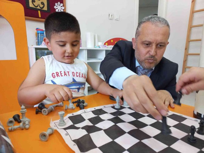 Dr. Yılmaz’a Miniklerden Sevgi Seli