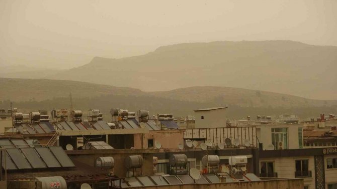 Toz Bulutu Adıyaman’ı Etkisi Altına Aldı