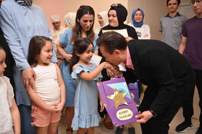 Açem’li Anne Ve Çocukları Karne Heyecanı Yaşadı