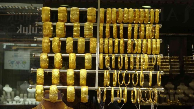 Düğün Sezonuyla Birlikte Çeyrek Ve Grama Olan İlgi Yükseldi