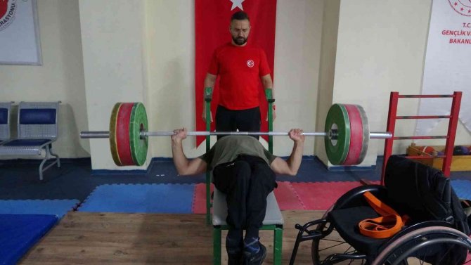 Bedensel Engelli Milli Halterci Mustafa Uzuner, Halterde Engel Tanımıyor