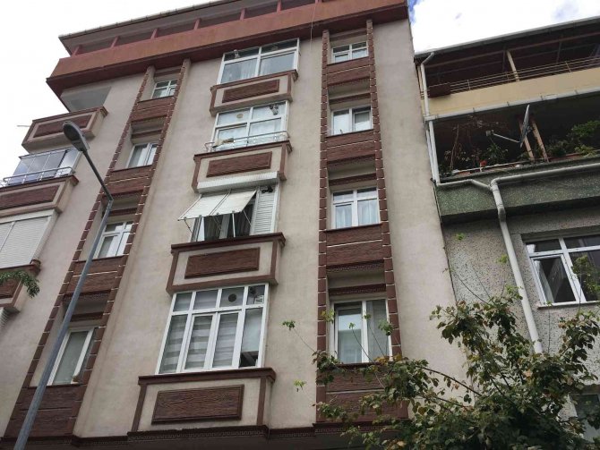 Güngören’de Boşaltılan Bina Ve Çevresinde 12 Saat Geçmesine Rağmen ...