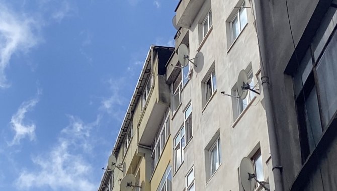 İ̇stanbul’da 14 Yaşındaki Genç Kızın Sır Ölümü: 11. Kattan Aşağıya Düştü