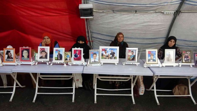 Evlat Nöbetindeki Anne Dağdaki Kızına Seslendi: "Orası Boş Dava ...