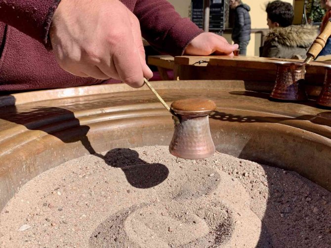 Tarihi Odunpazarı’nda “Kumda Kahve” Sefası