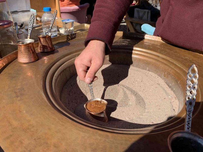 Tarihi Odunpazarı’nda “Kumda Kahve” Sefası