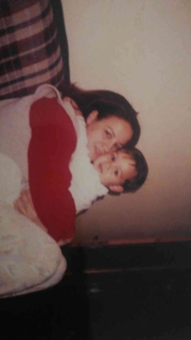 Önce Kordon Bağlarını, Sonra Nişan Kurdelelerini Kesti