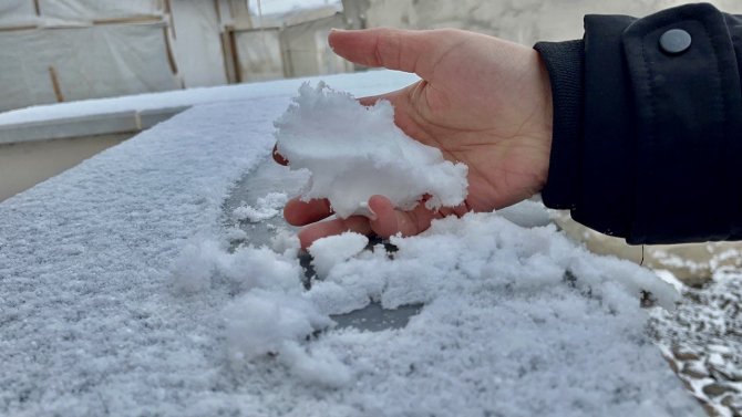 Ağrı’ya Mevsimin İlk Karı Yağdı